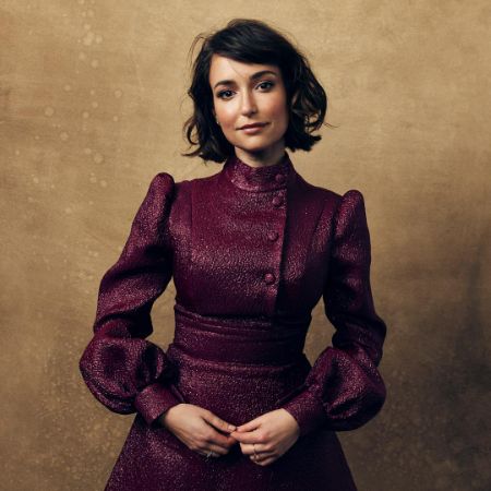 Inside Milana Vayntrub - biography - Movies, Age, John Mayer, Height ...