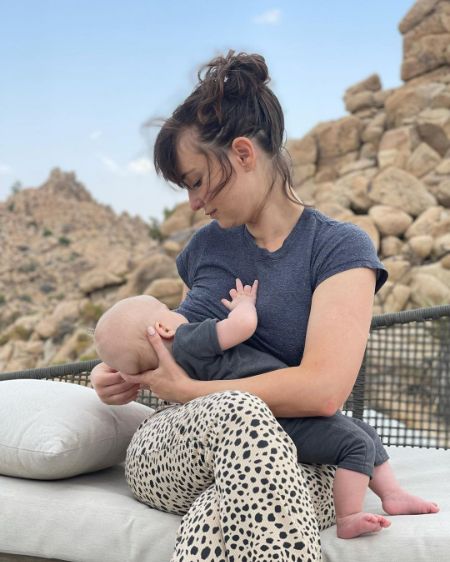 Inside Milana Vayntrub - biography - Movies, Age, John Mayer, Height ...