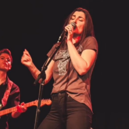 Exploring Jenny Gill’s Artistic Journey and Growing Music Career