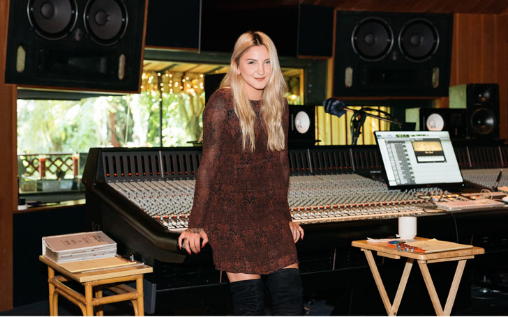 Julia Michaels, 23, see her Relationship with Boyfriend Nolan Lambroza